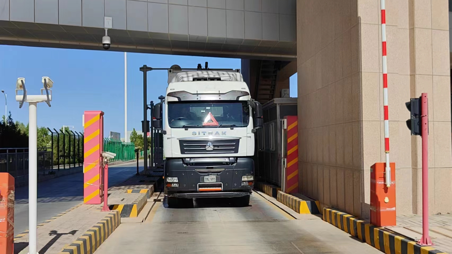 China’s unique TIR logistics hub now shipping to Afghanistan | IRU | World Road Transport ...